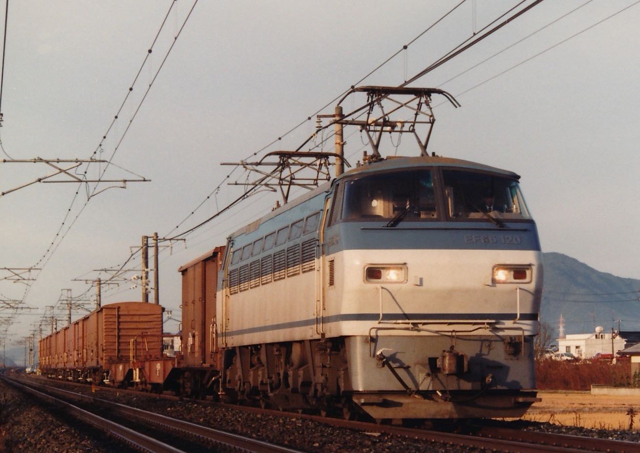 EF66形100番台～貨物機のイメージを変えたJR第1世代機 | 歴鉄2番線